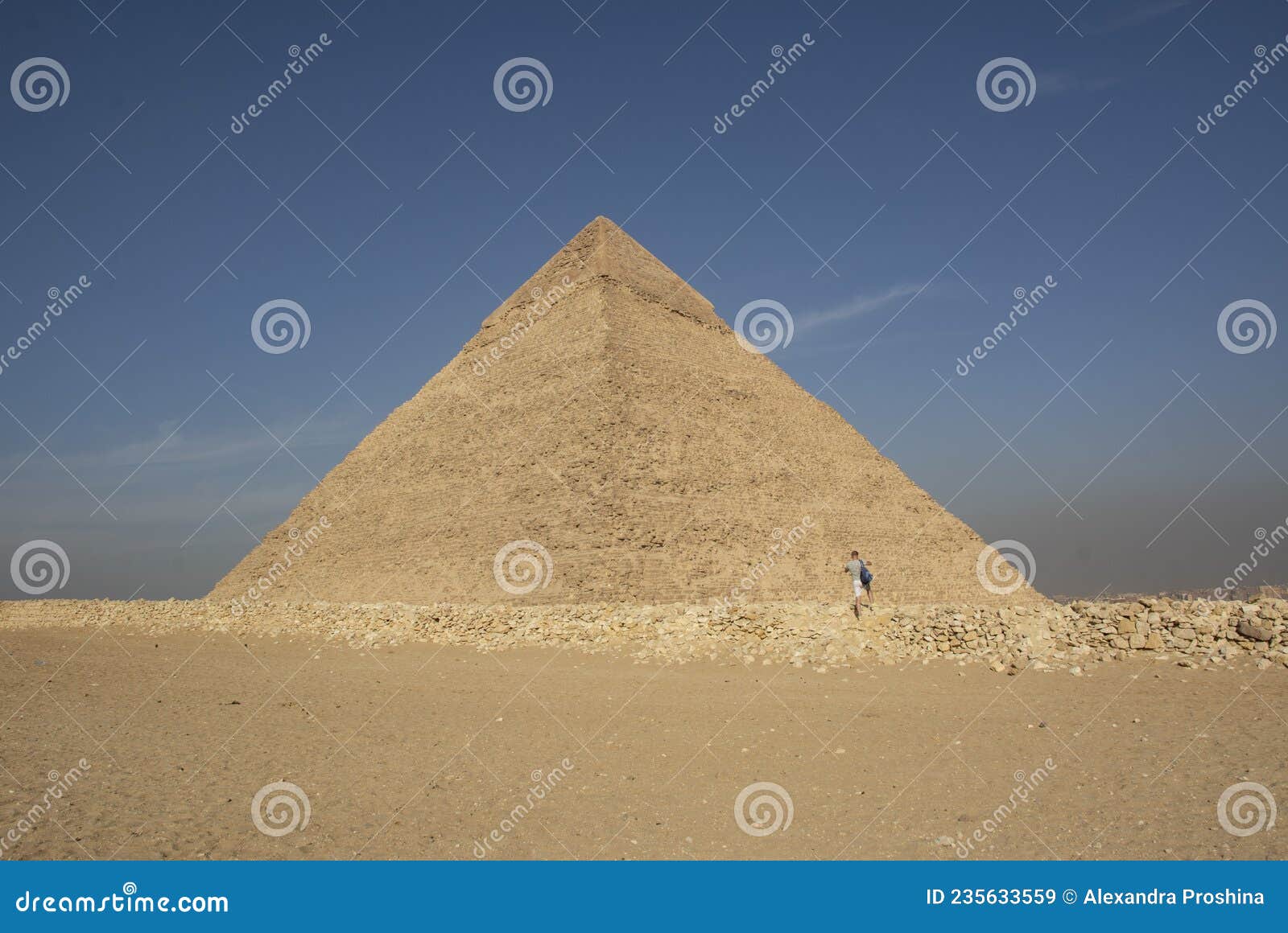 The Great Pyramid of Giza, Egypt, Stands between 2 Other Pyramids ...