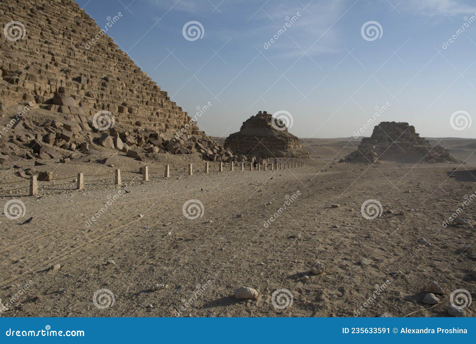 The Great Pyramid of Giza, Egypt, Stands between 2 Other Pyramids ...