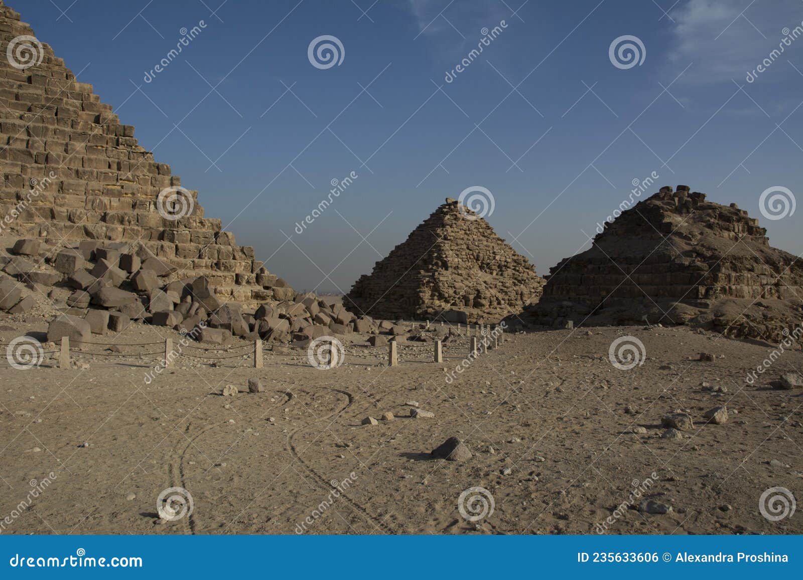 The Great Pyramid of Giza, Egypt, Stands between 2 Other Pyramids Stock ...