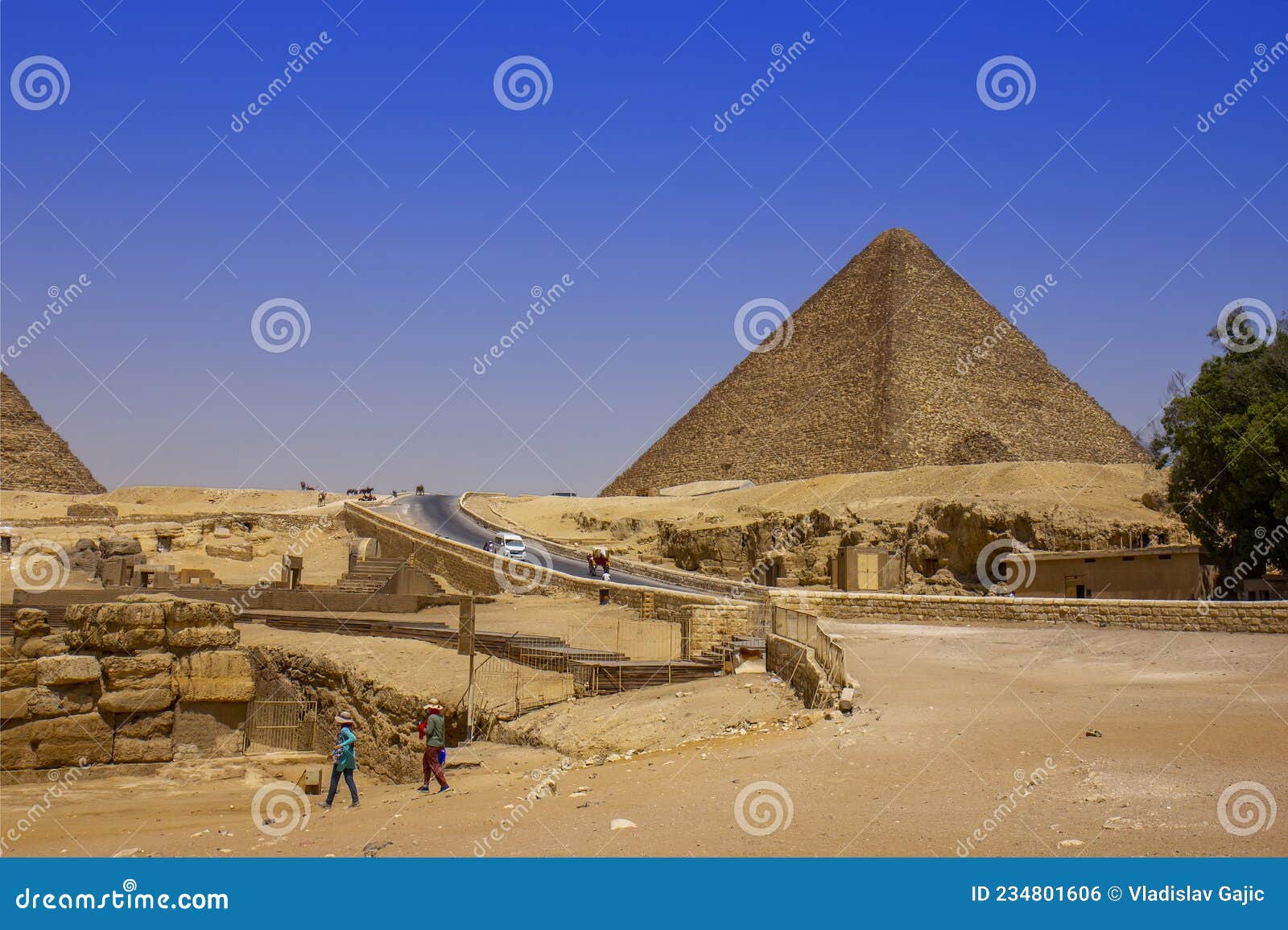 Great Pyramid of Giza, Kairo, Egypt Editorial Photo - Image of heat ...