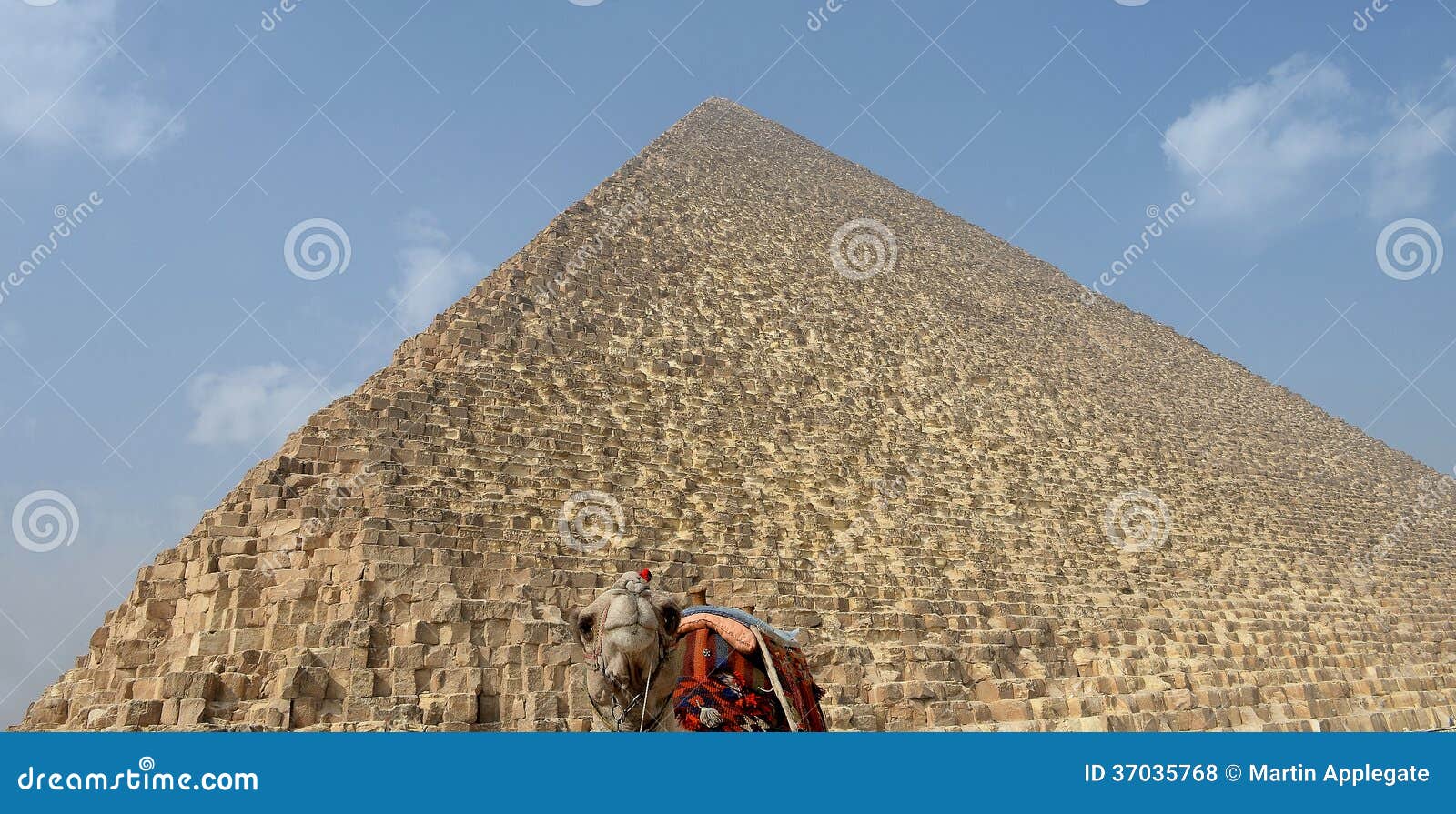 The Great Pyramid Of Giza, Egypt, Stands Between 2 Other Pyramids Stock ...