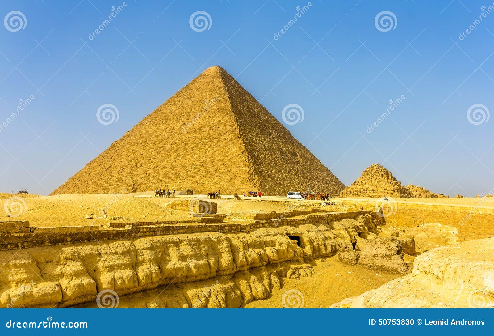 The Great Pyramid of Giza and Smaller Pyramid of Henutsen Stock Photo ...