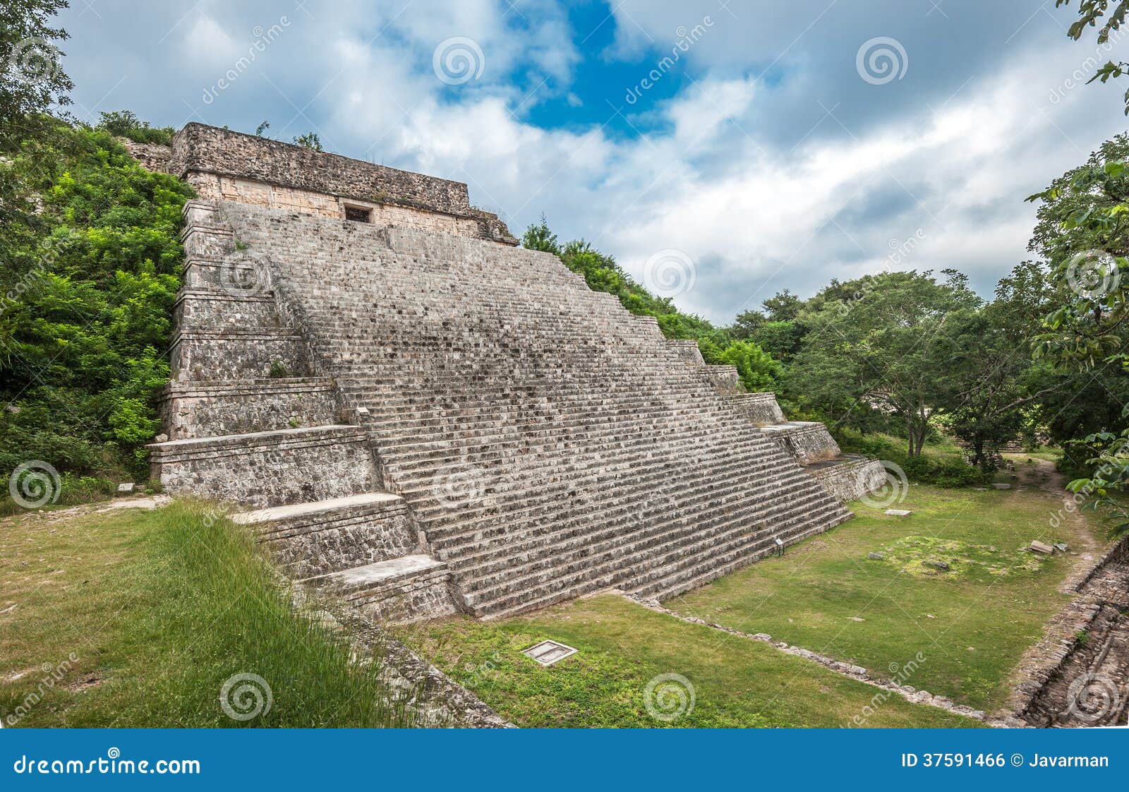 The Great Pyramid in Uxmal, Yucatan, Mexico Stock Photo - Image of ...