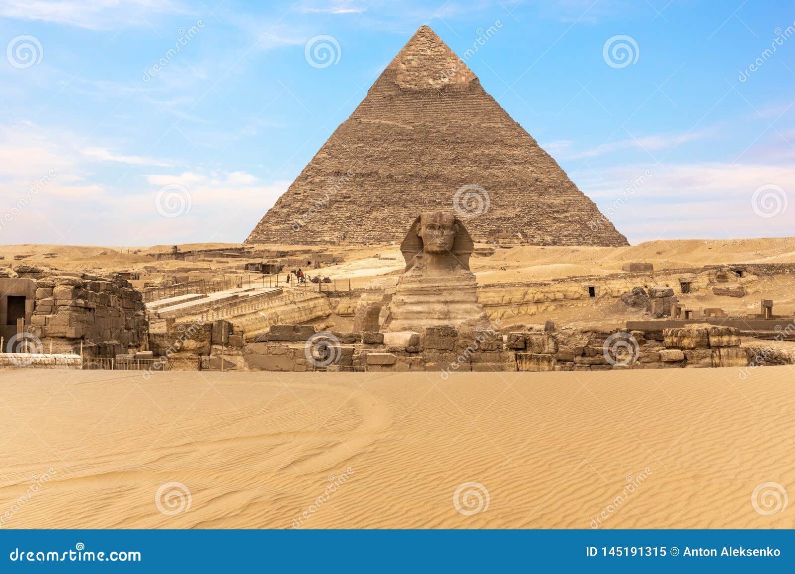 The Great Sphinx of Giza in Front of the Pyramid of Khafre, Egypt Stock ...