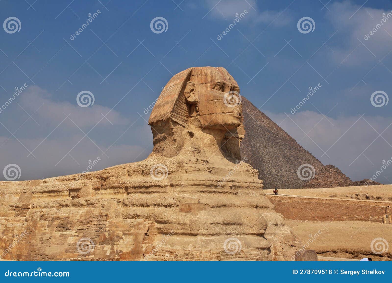 Great Sphinx and Pyramids of Ancient Egypt in Giza, Cairo, Africa ...