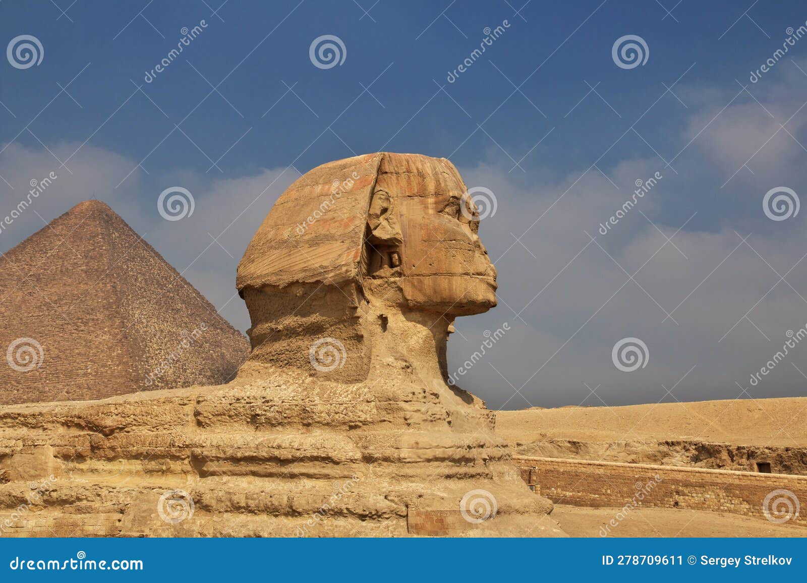Great Sphinx and Pyramids of Ancient Egypt in Giza, Cairo, Africa Stock ...