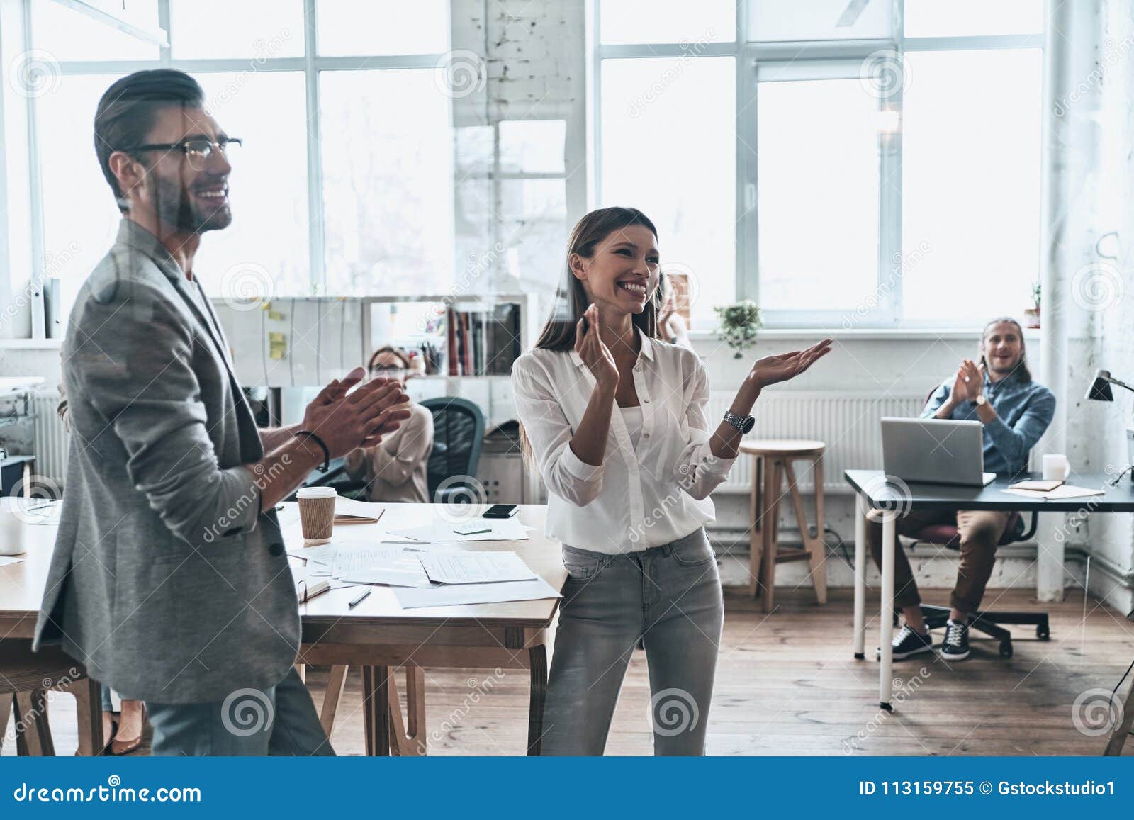 Great Work. Group of Business People Clapping and Smiling while Stock ...