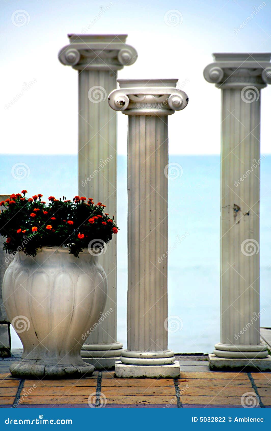 Greckie kolumny zdjęcie stock. Obraz złożonej z poseidon - 5032822