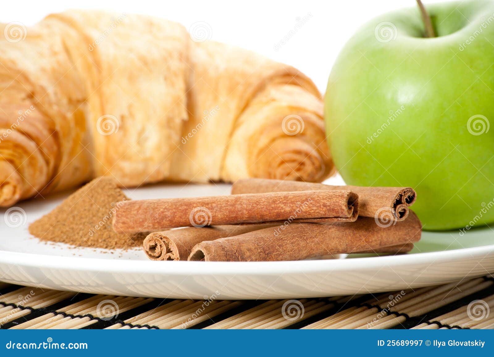 Green Apple, Cinnamon, Cornetto Stock Image - Image of bamboo, green ...