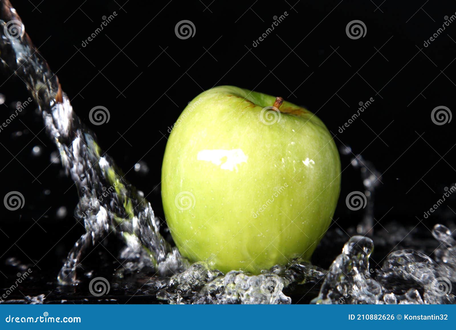 Green Apples in Water Splash Stock Photo - Image of ecosystem, calorie ...