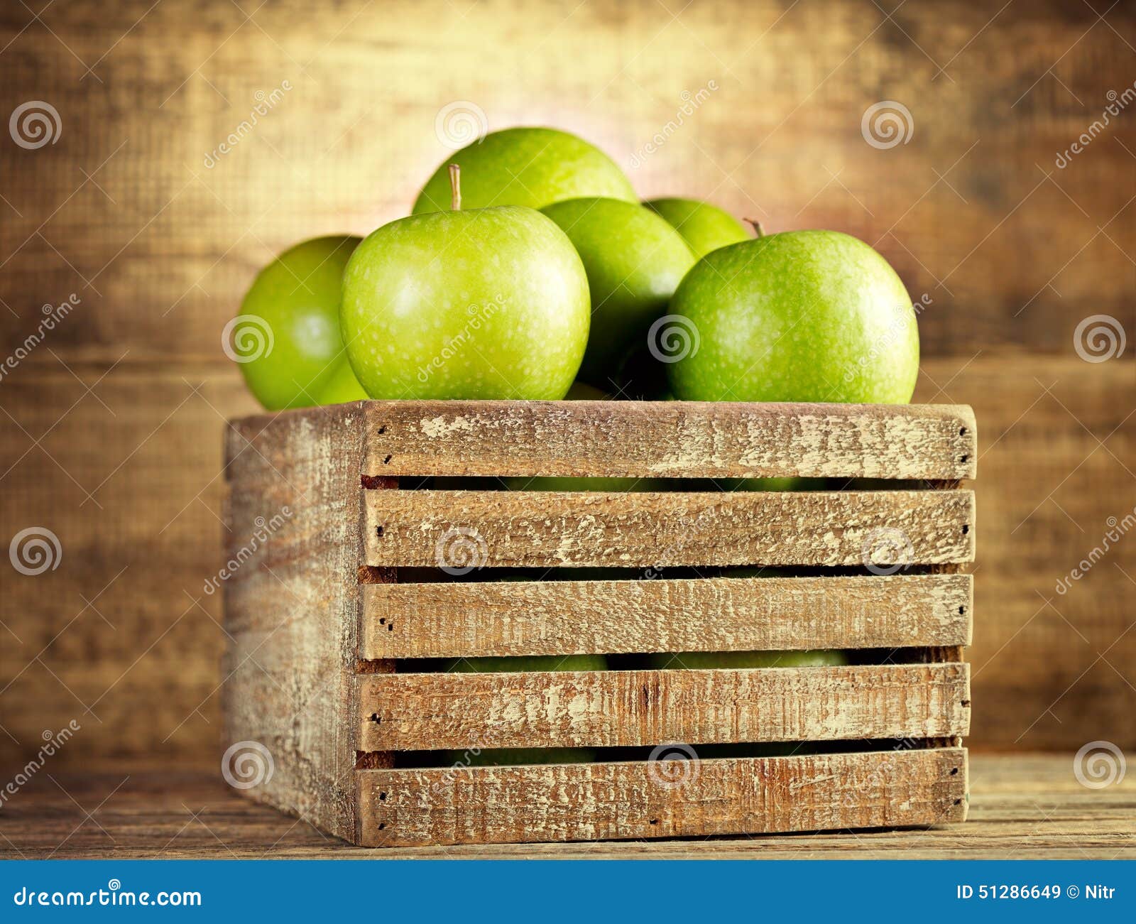 Green apples in wooden box stock image. Image of green - 51286649