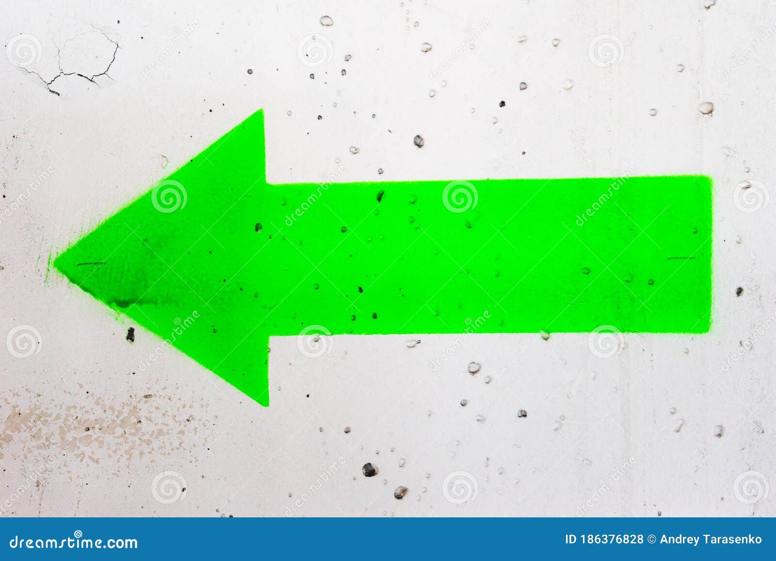 Green Arrow on a Concrete Wall. Direction on the Wall Stock ...