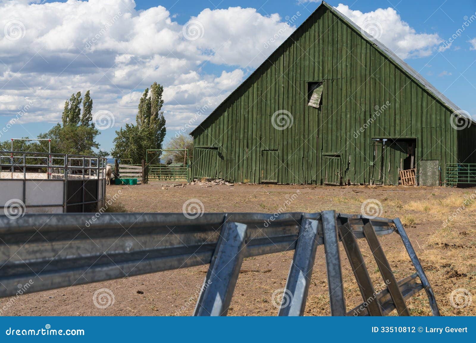 Green barn stock photo. Image of grass, architecture - 33510812