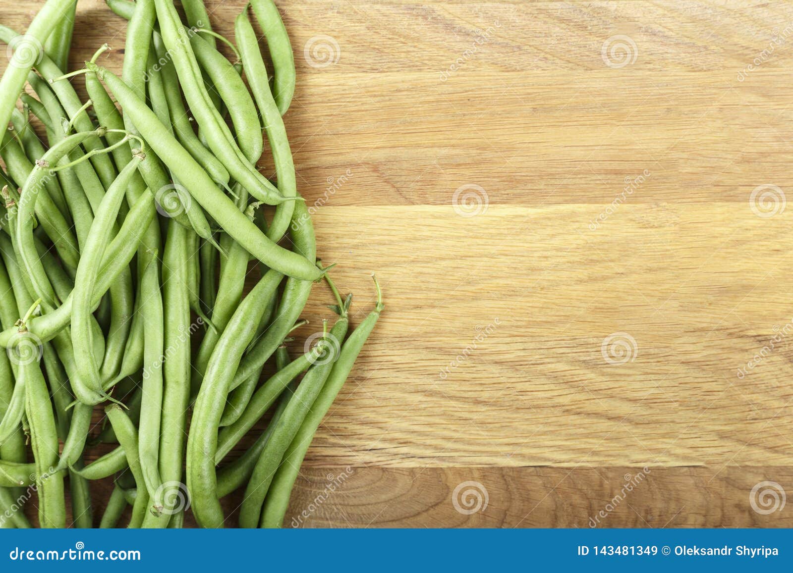 Green Beans on a Cutting Board Stock Image - Image of food, bean: 143481349