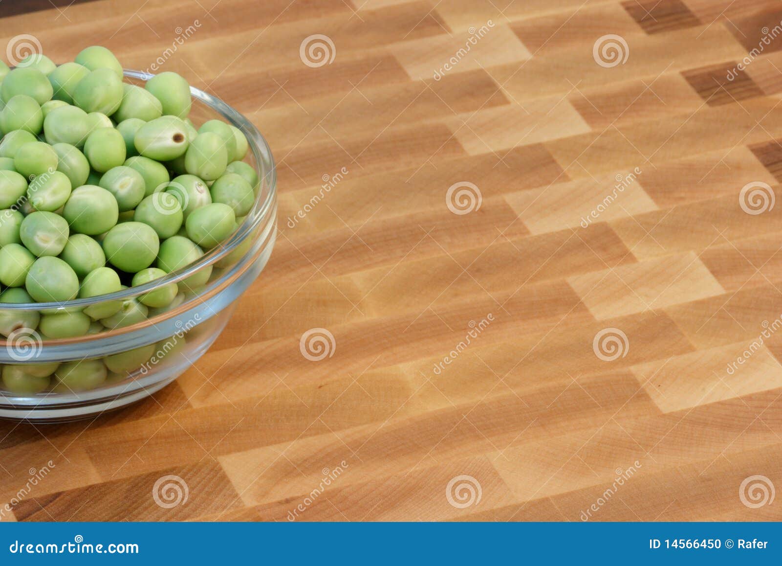 Green Beans on Fine Cutting Board Stock Photo - Image of wood, diet ...