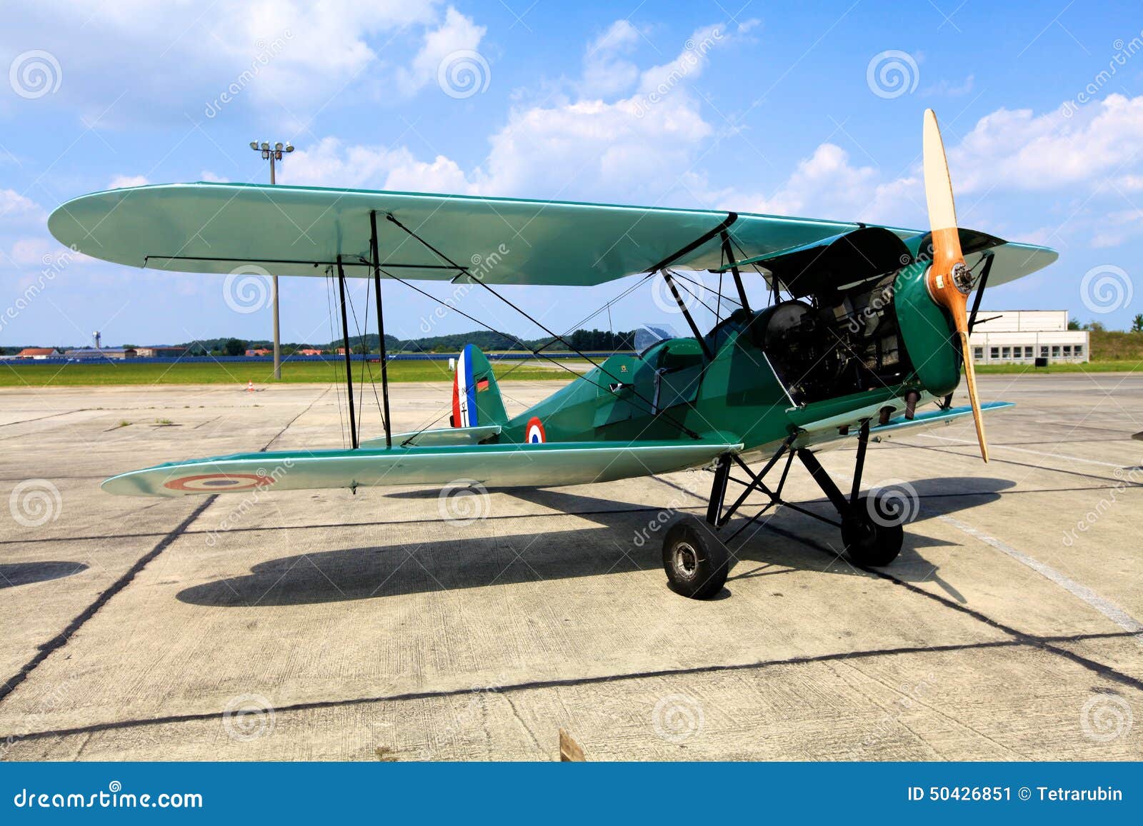 Green biplane editorial photo. Image of asphalt, decker - 50426851
