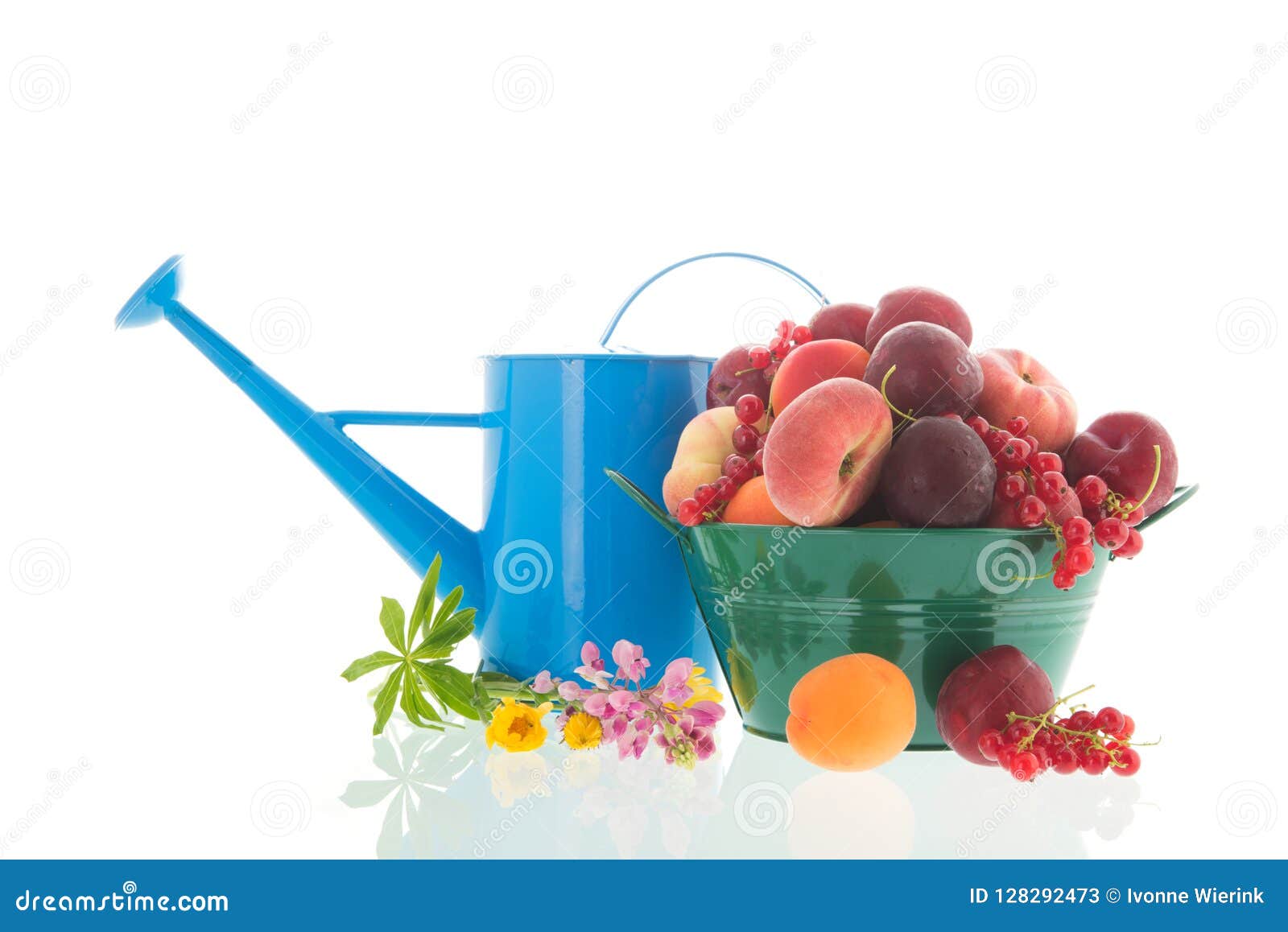 Green bucket fresh fruit stock image. Image of life - 128292473