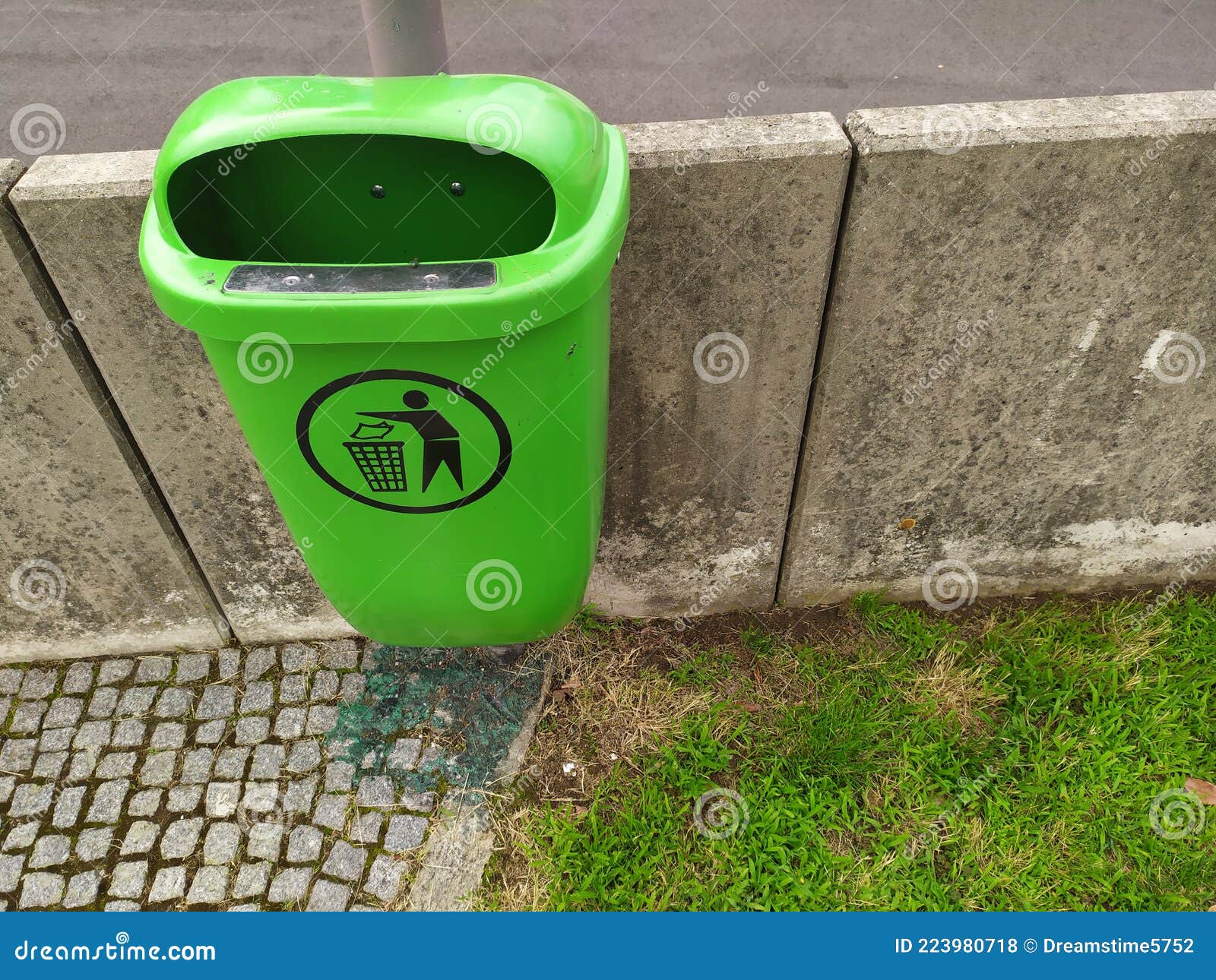 Green Dustbin for Waste and Garbage in Urban Cities Against Pollution ...