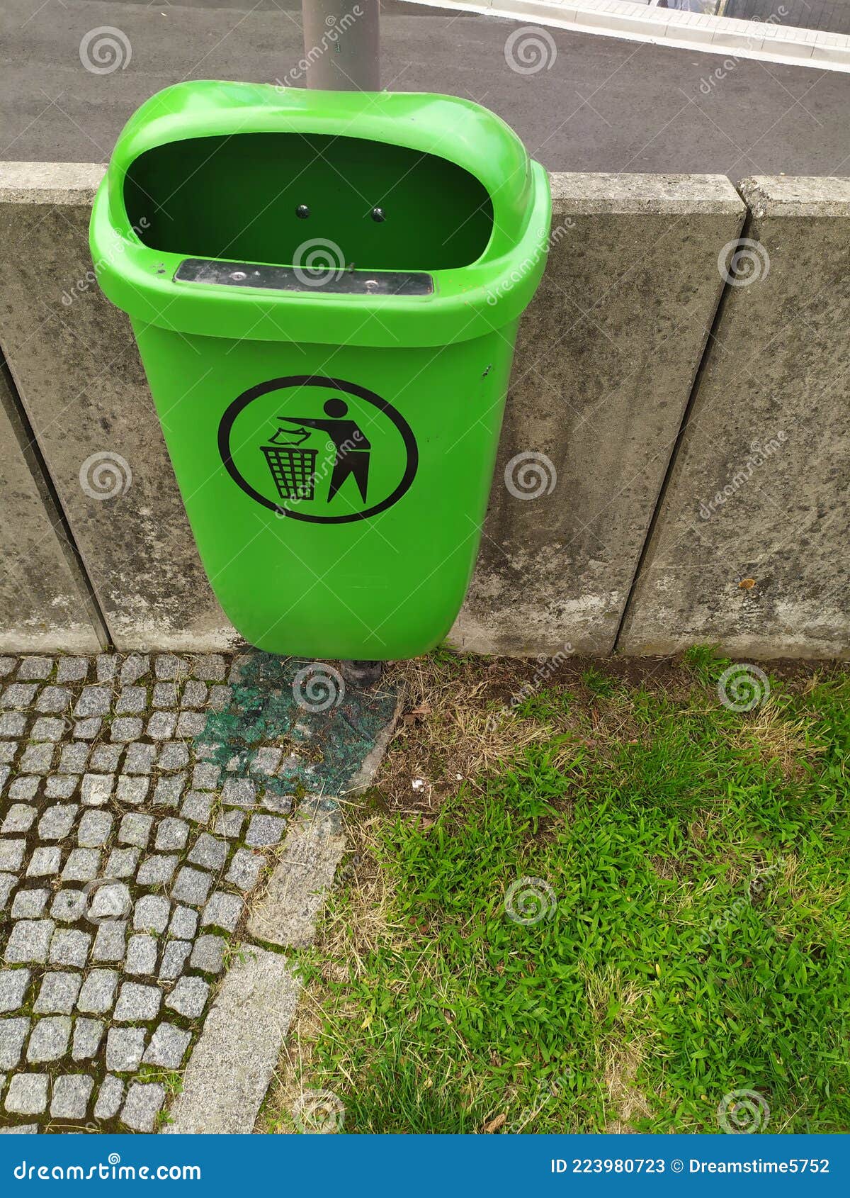 Green Dustbin for Waste and Garbage in Urban Cities Against Pollution ...