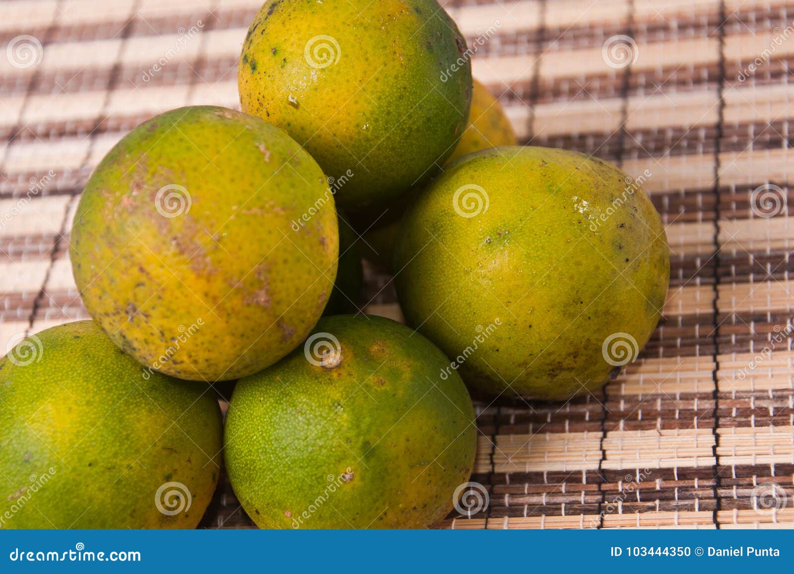 Green Fresh Orange Ready To Eat Stock Photo - Image of citrus, health ...