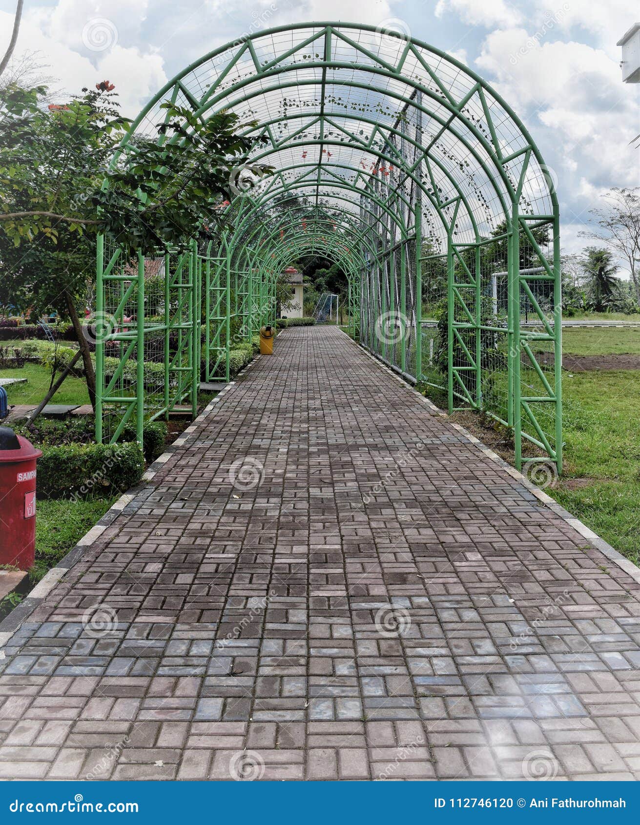 Green garden gate stock photo. Image of gade, garden - 112746120