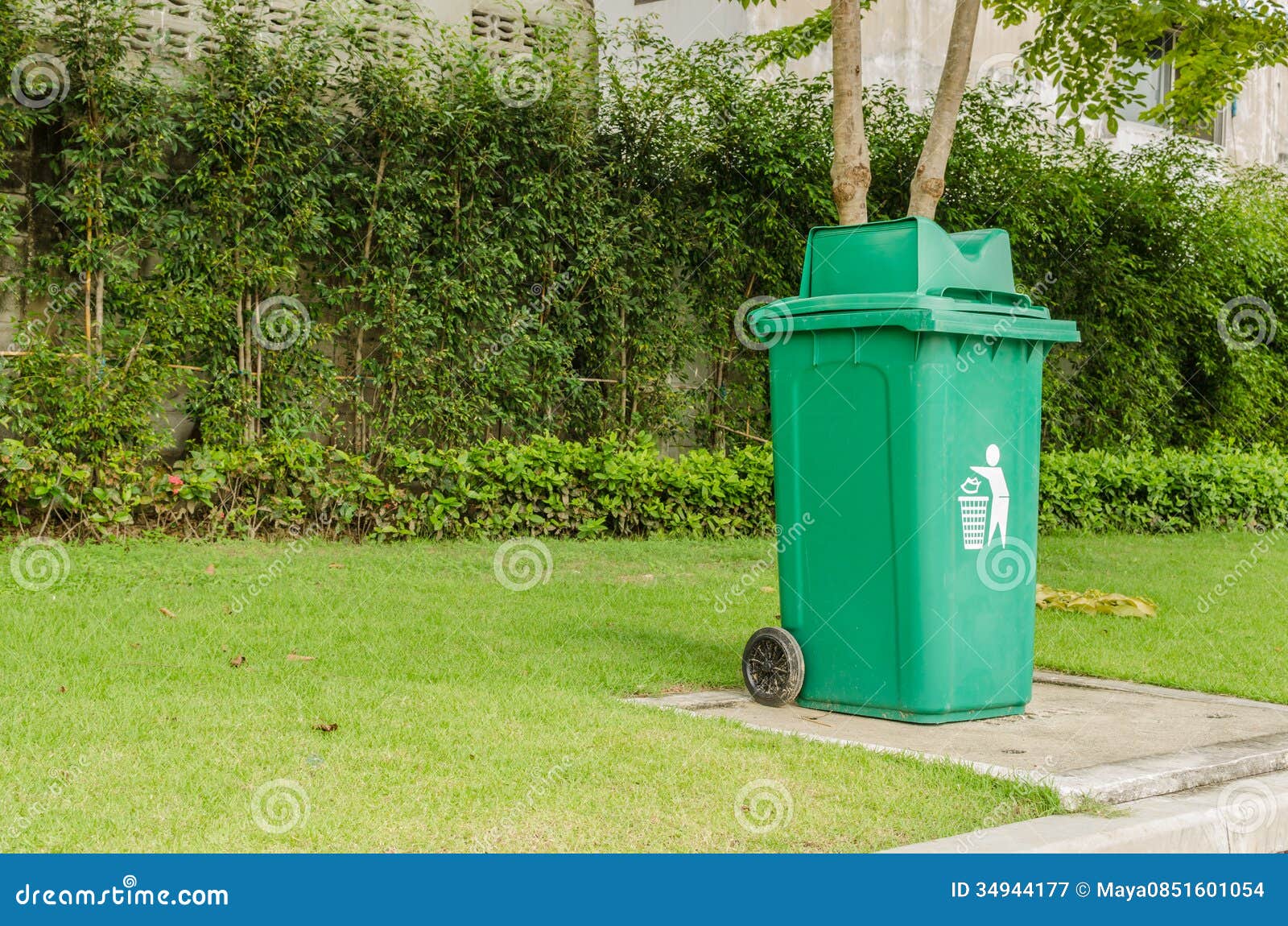 Green garbage stock image. Image of clean, closed, refuse - 34944177