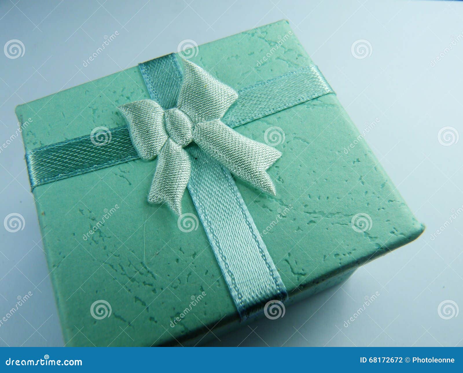 Green Gift Box Presentation Stock Photo - Image of sale, clipping: 68172672