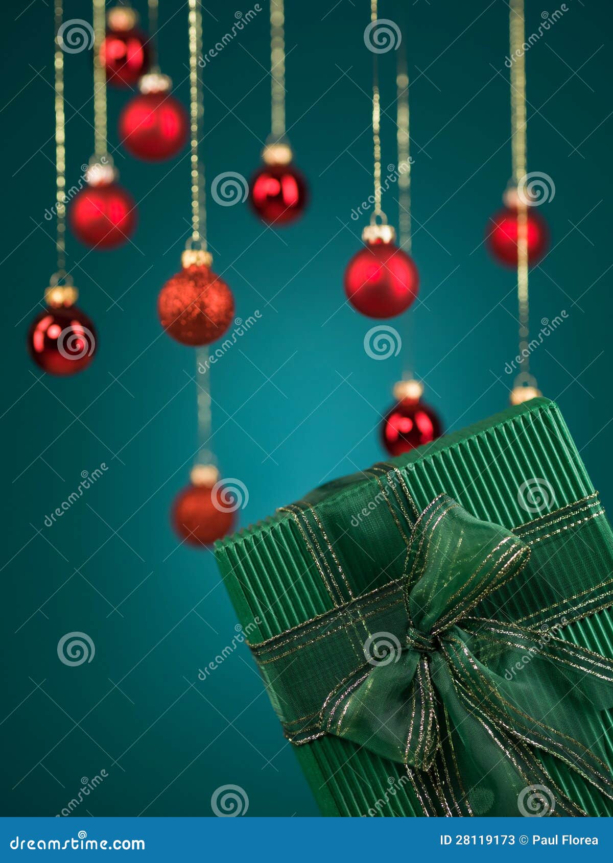 Green Gift Box with Pretty Bow Stock Image - Image of design ...