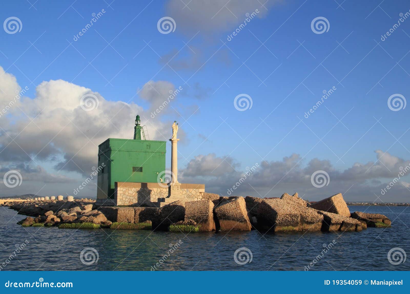 The green lighthouse stock image. Image of pier, water - 19354059
