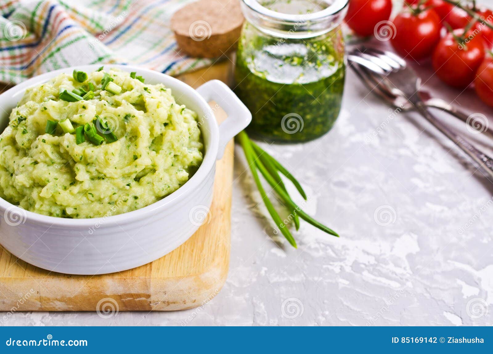 Green mashed potatoes stock photo. Image of herb, food - 85169142