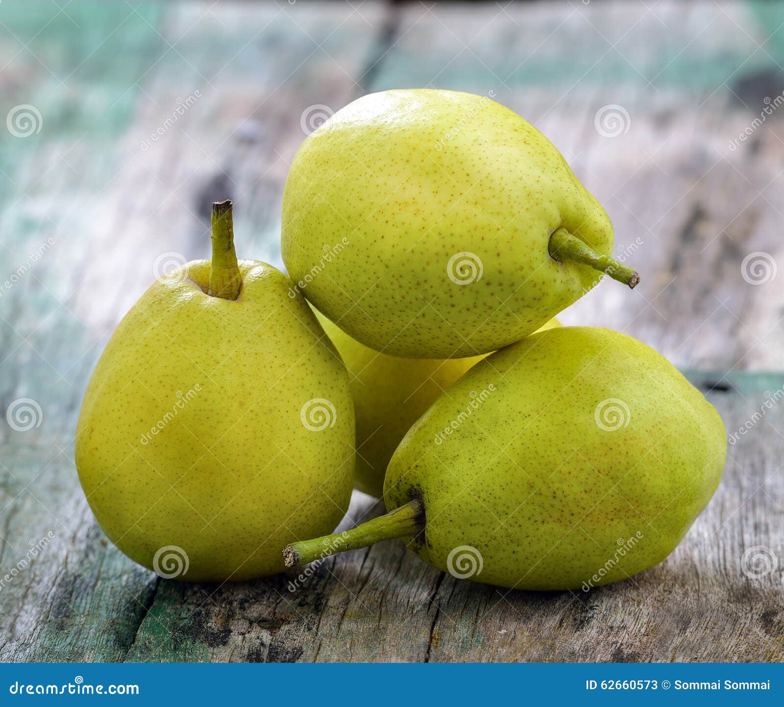 Green Pears on Rustic Wooden Stock Image - Image of autumn, green: 62660573