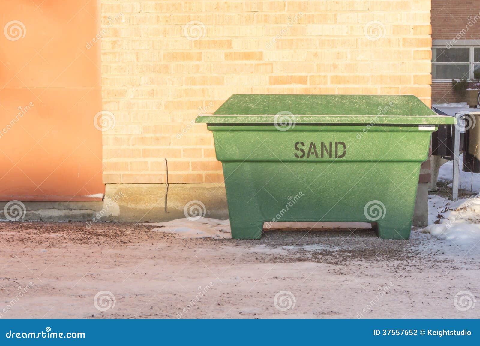 Green recycling bin stock photo. Image of trash, large - 37557652