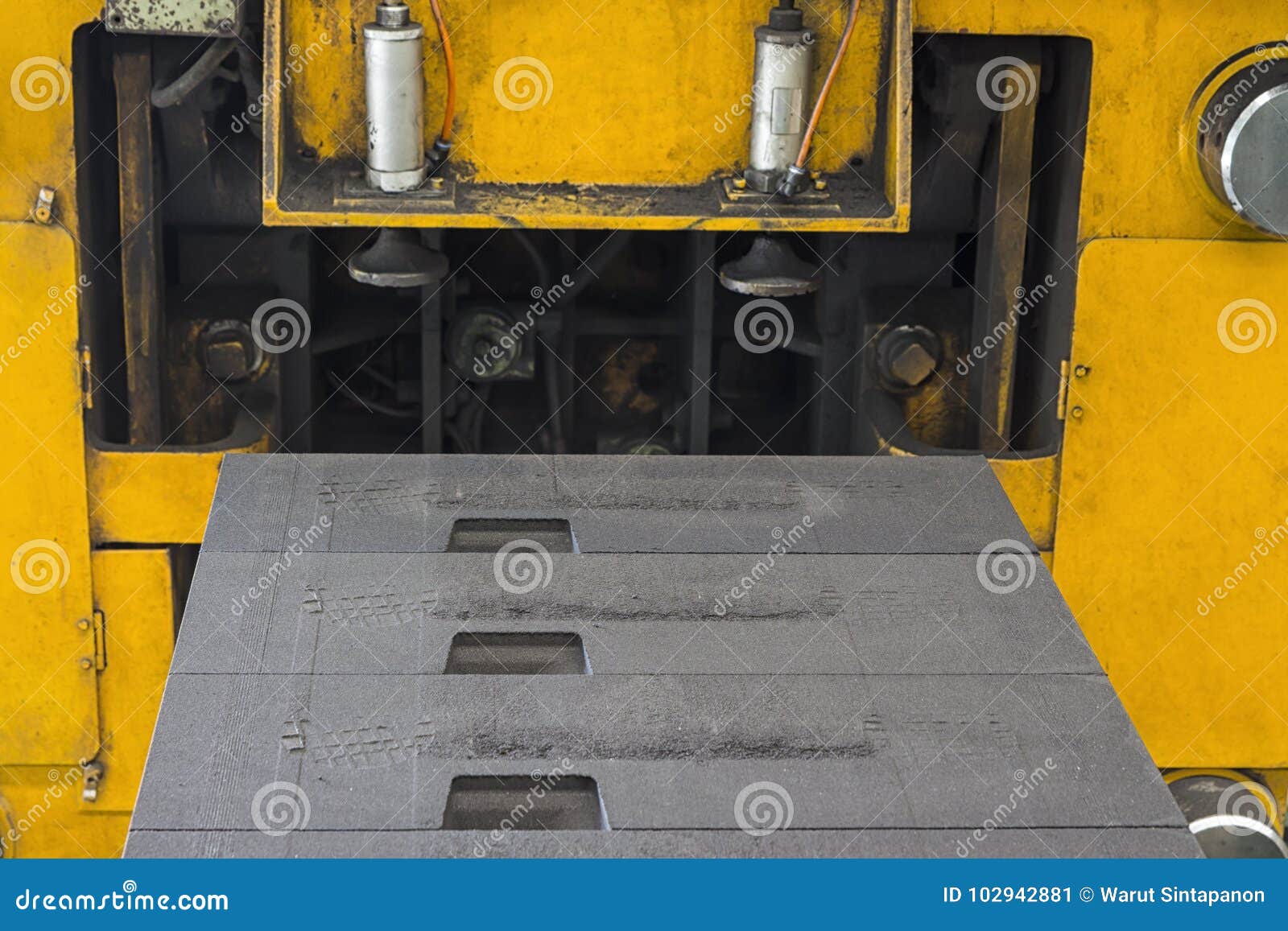 Green Sand Mold in Casting Line Stock Image - Image of bentonite ...