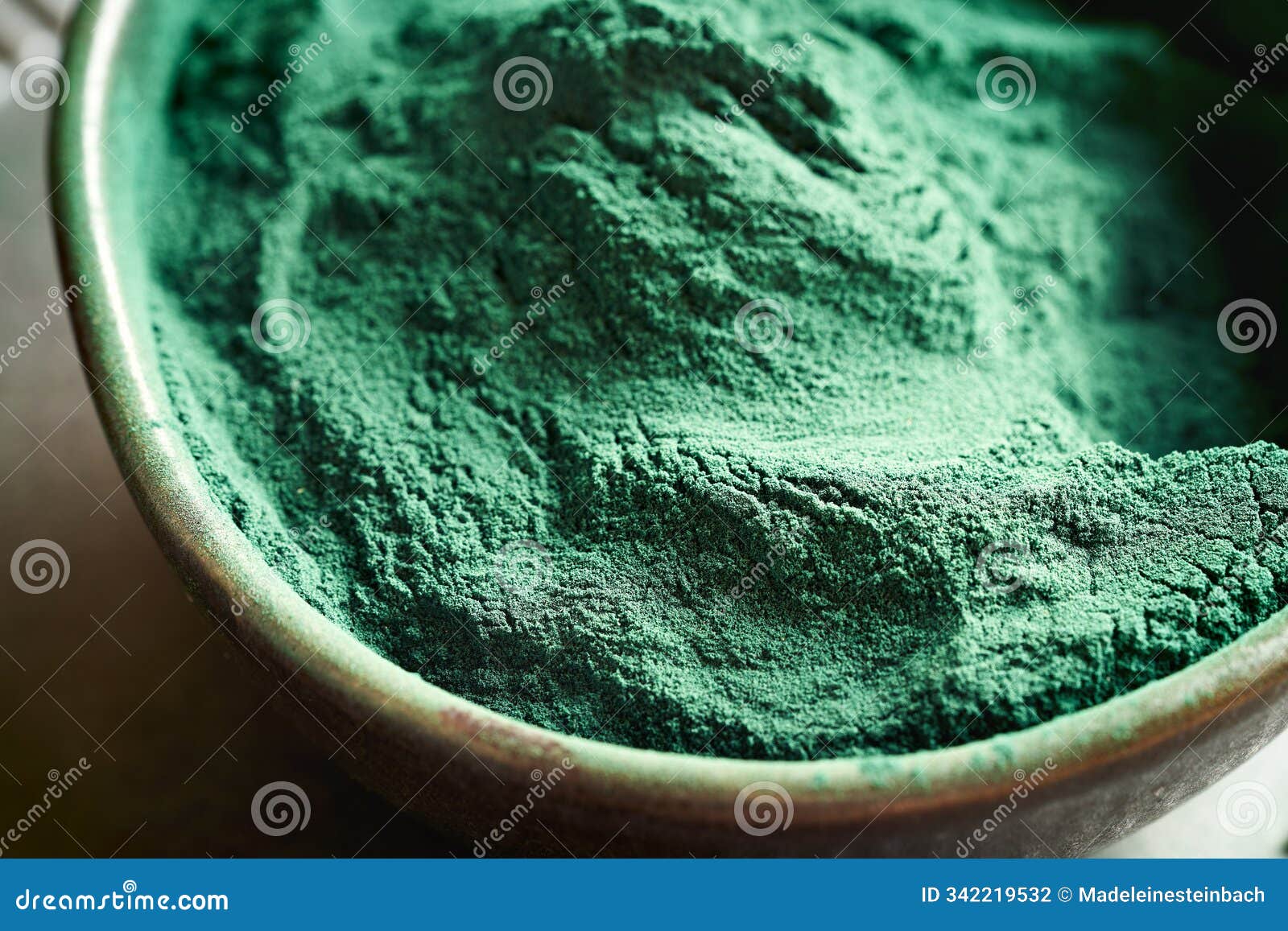 Green Spirulina Algae Powder in a Bowl Stock Illustration ...