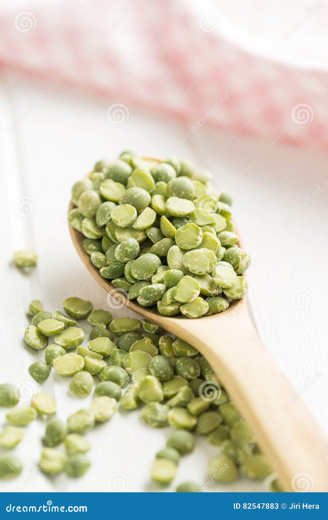 Green Split Peas in Wooden Spoon. Stock Image - Image of dietary, fresh ...