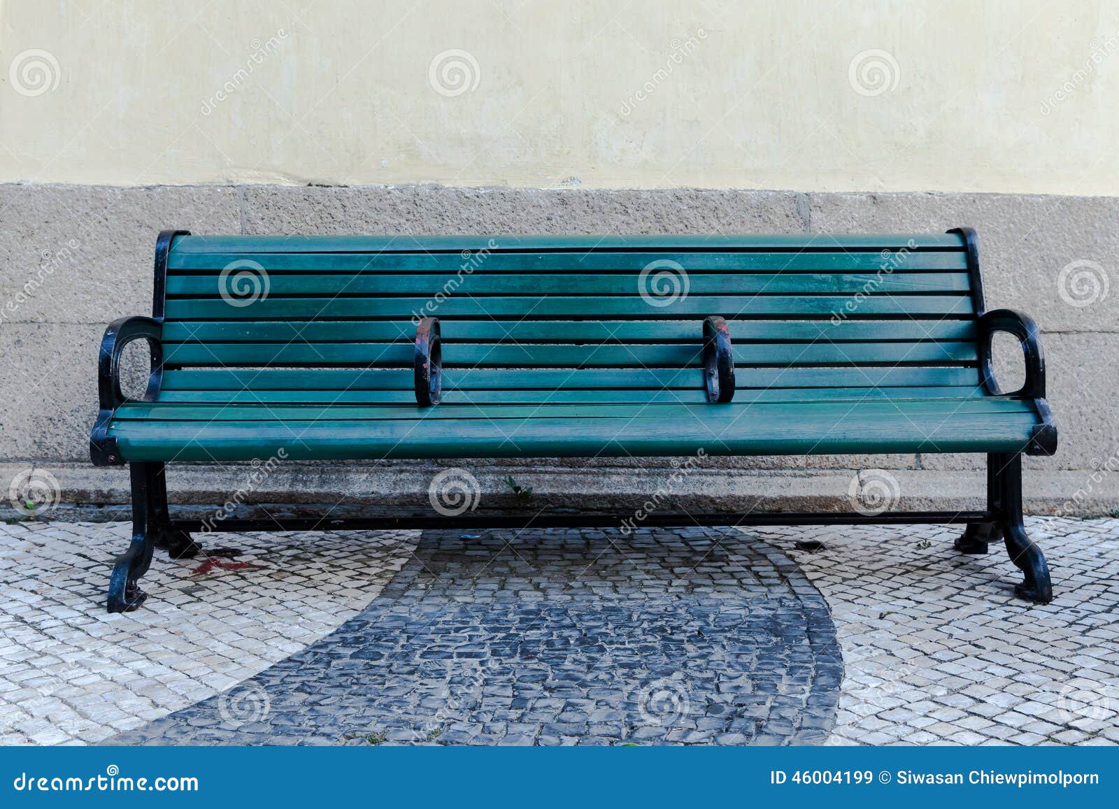 Green Street Bench on Sidewalk Stock Image - Image of sidewalk, resting ...