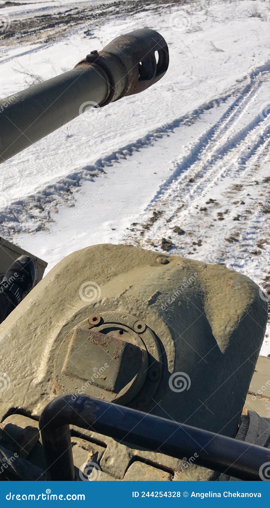 Green tank in the snow stock photo. Image of army, cold - 244254328