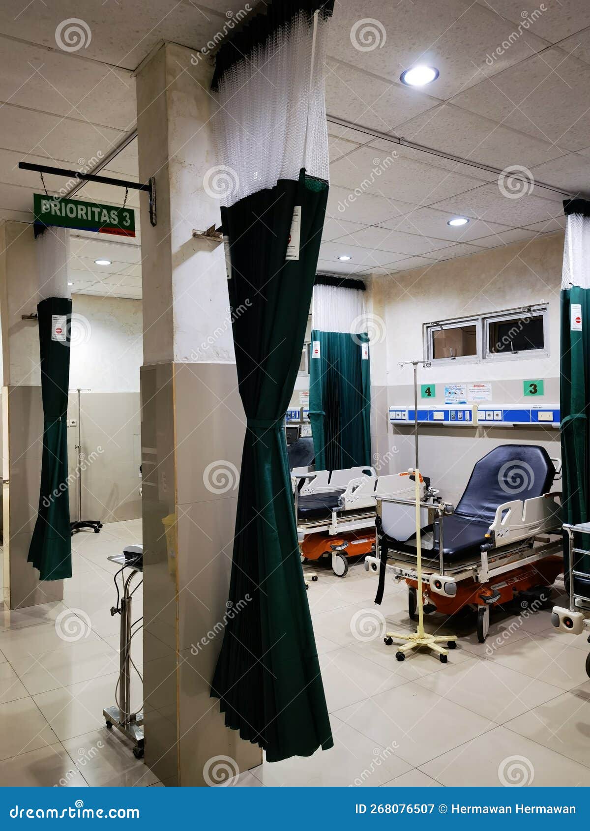 Green for Third Priority in Emergency Room Stock Image - Image of third ...