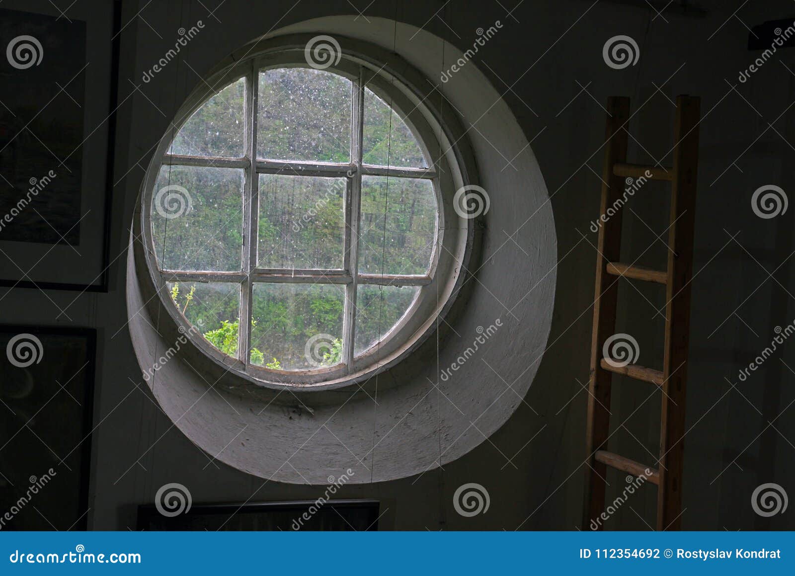 Lattice round window stock photo. Image of foliage, hanging - 112354692