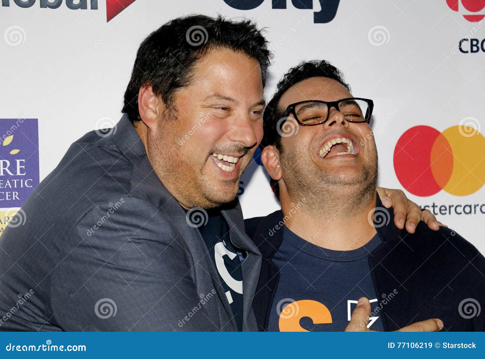 Greg Grunberg y Josh Gad imagen de archivo editorial. Imagen de premier ...
