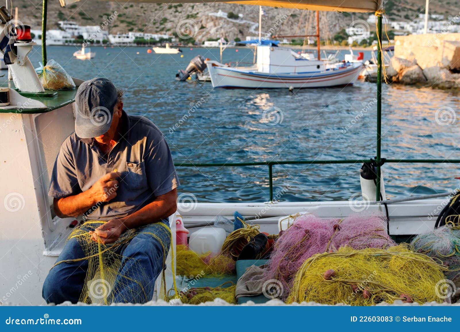 Grekisk fiskare redaktionell arkivfoto. Bild av fisk - 22603083