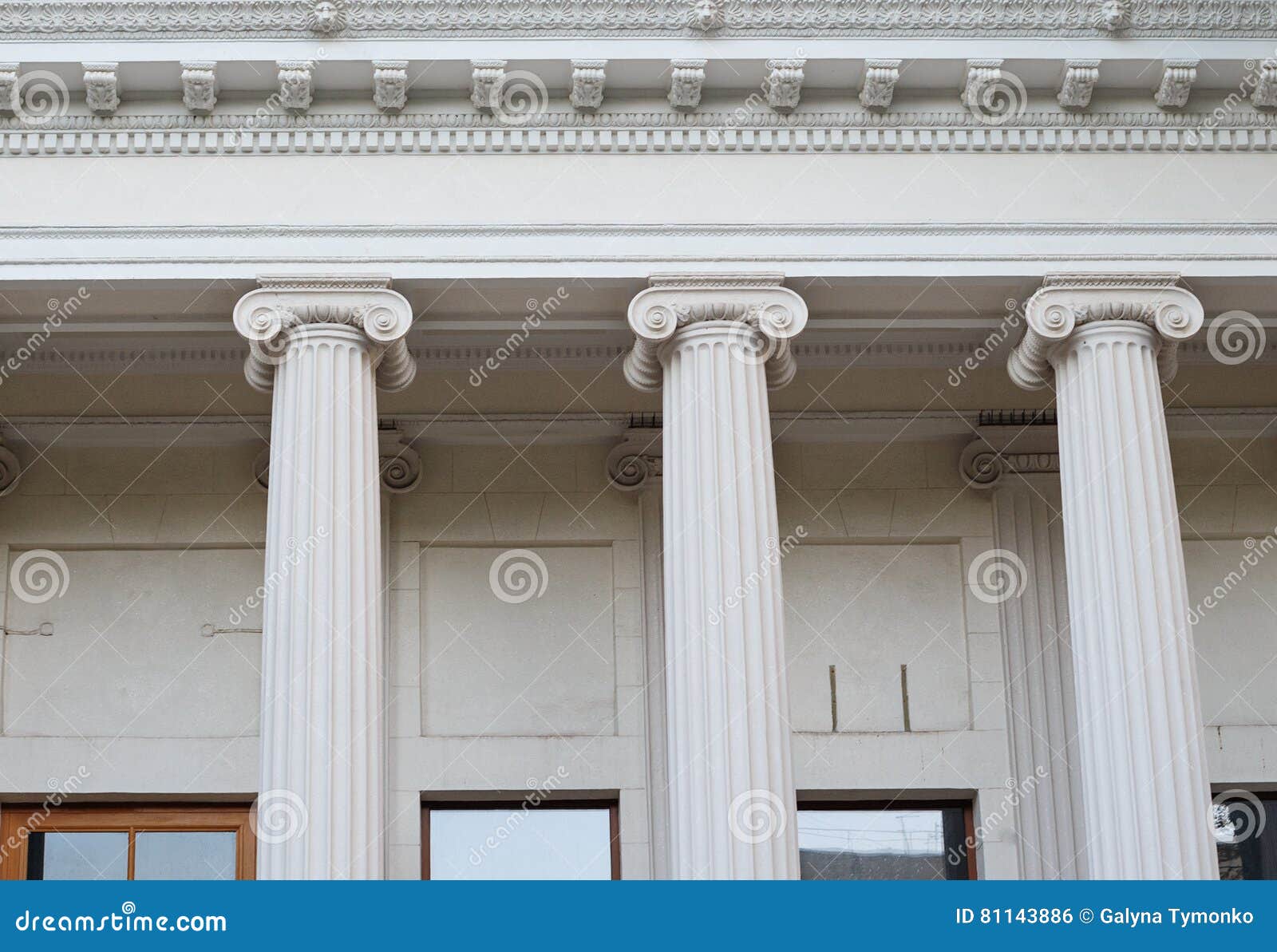 Grekiska Joniska Kolonner, Den Forntida Konsten Av Arkitektur Arkivfoto ...