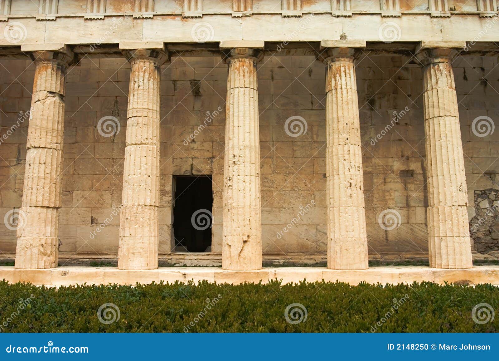 Grekiska kolonner arkivfoto. Bild av staplat, kolonn, häck - 2148250