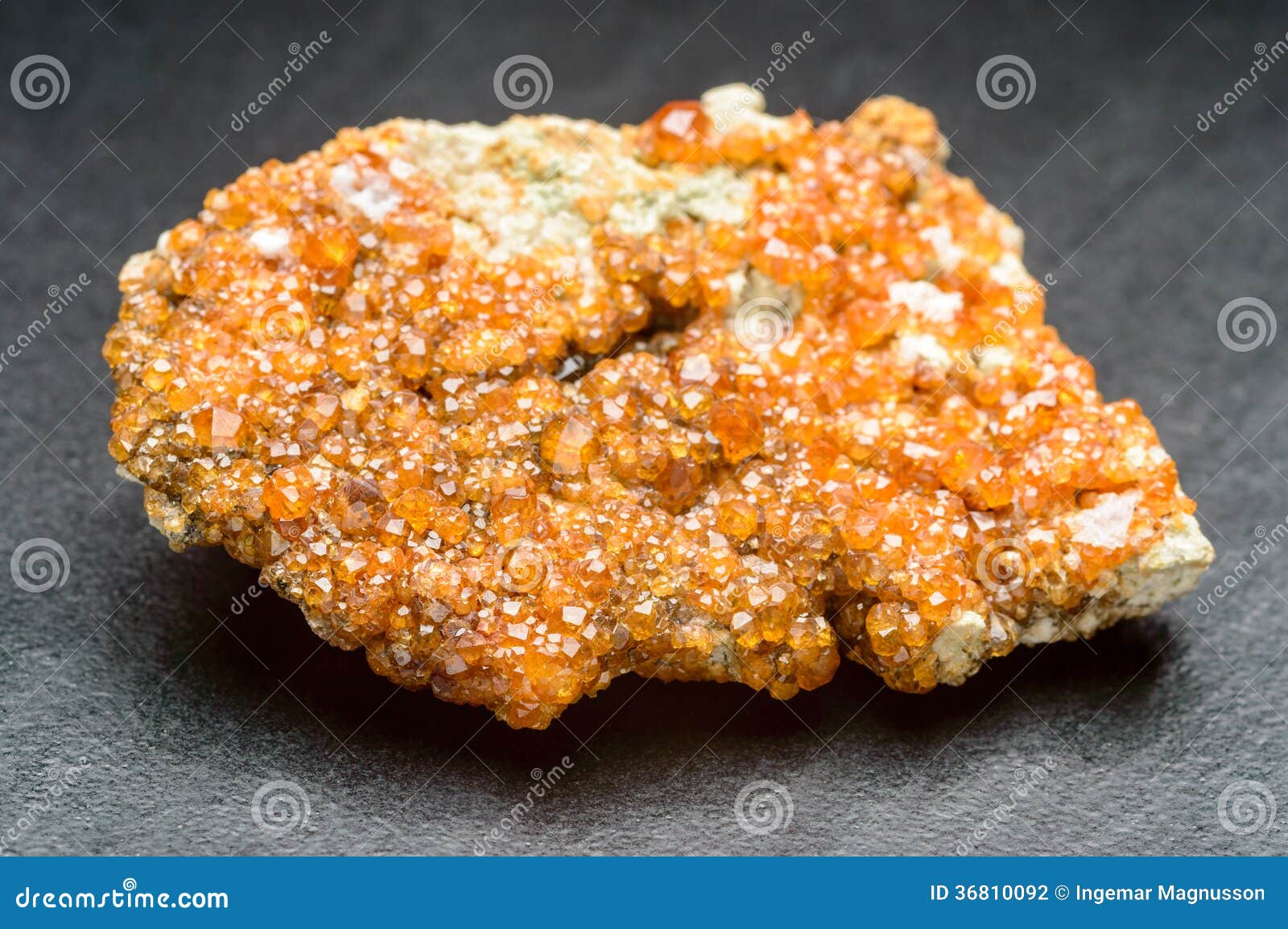 Grenats De Spessartine Dans Le Groupe Photo stock - Image du géologie ...