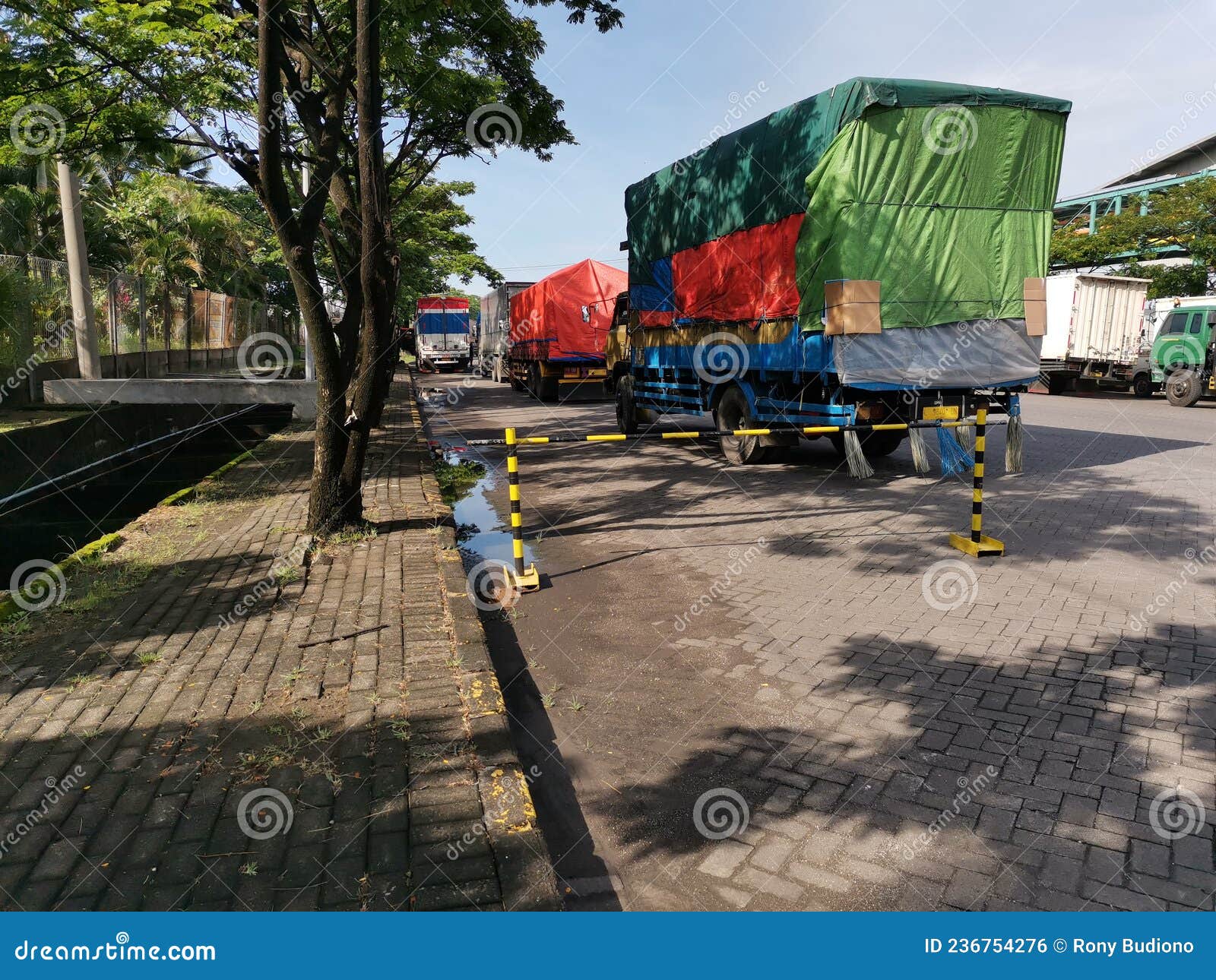 Truck Queues for Loading and Unloading in a Factory Environment Stock ...