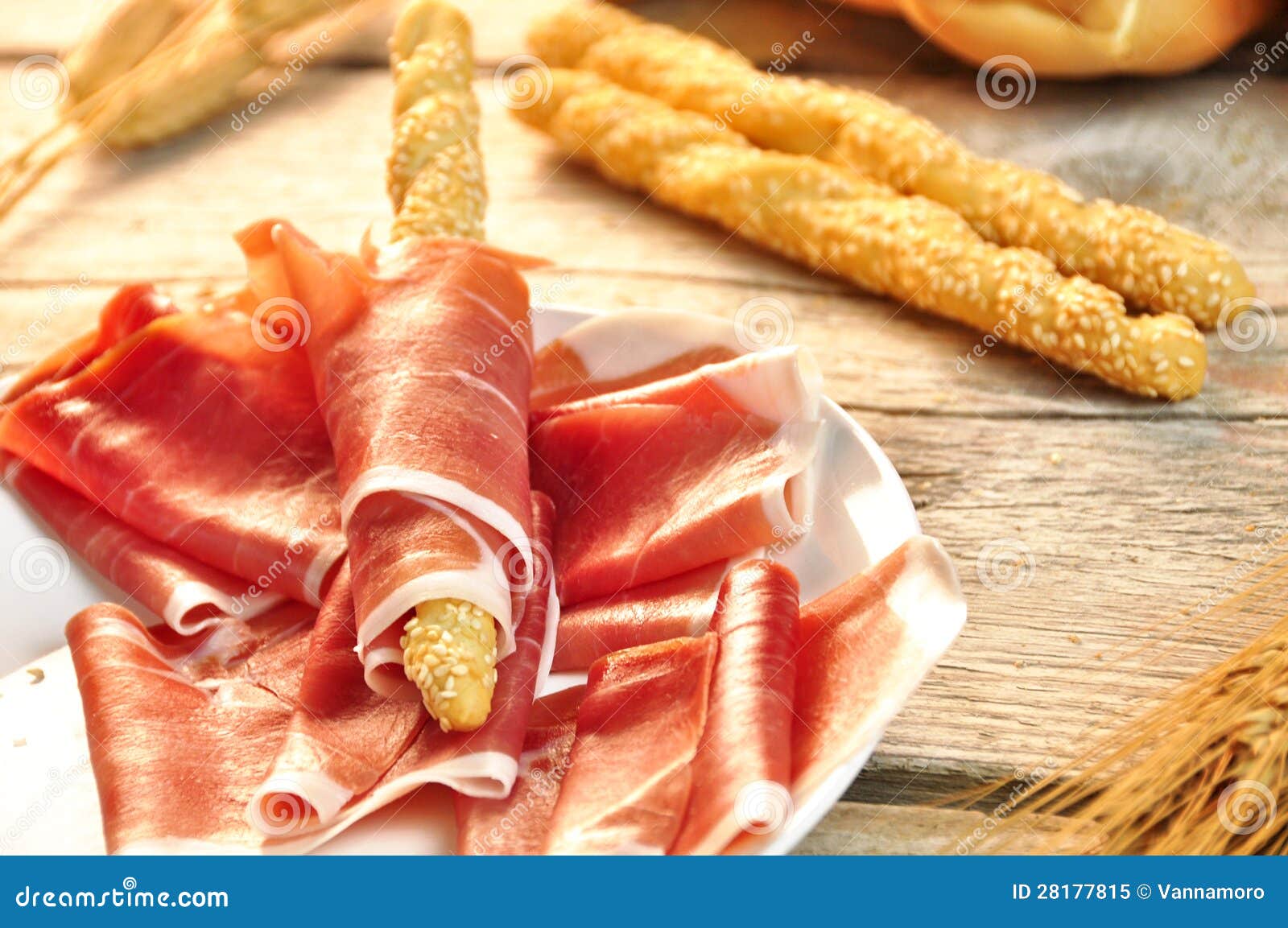 Gressin avec du jambon image stock. Image of oreilles - 28177815