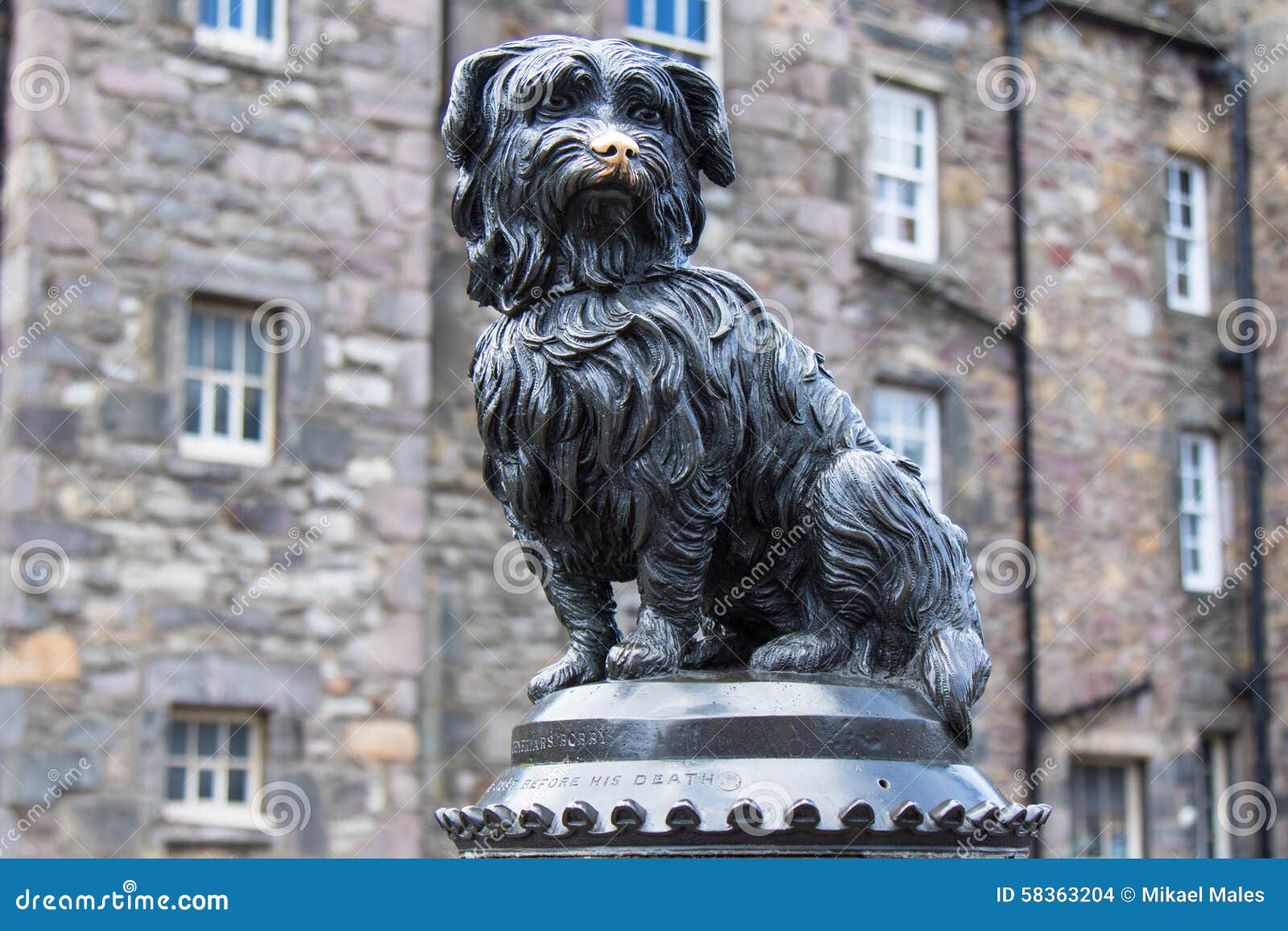 Greyfriars Bobby in Horizontal Picture Stock Photo - Image of flying ...