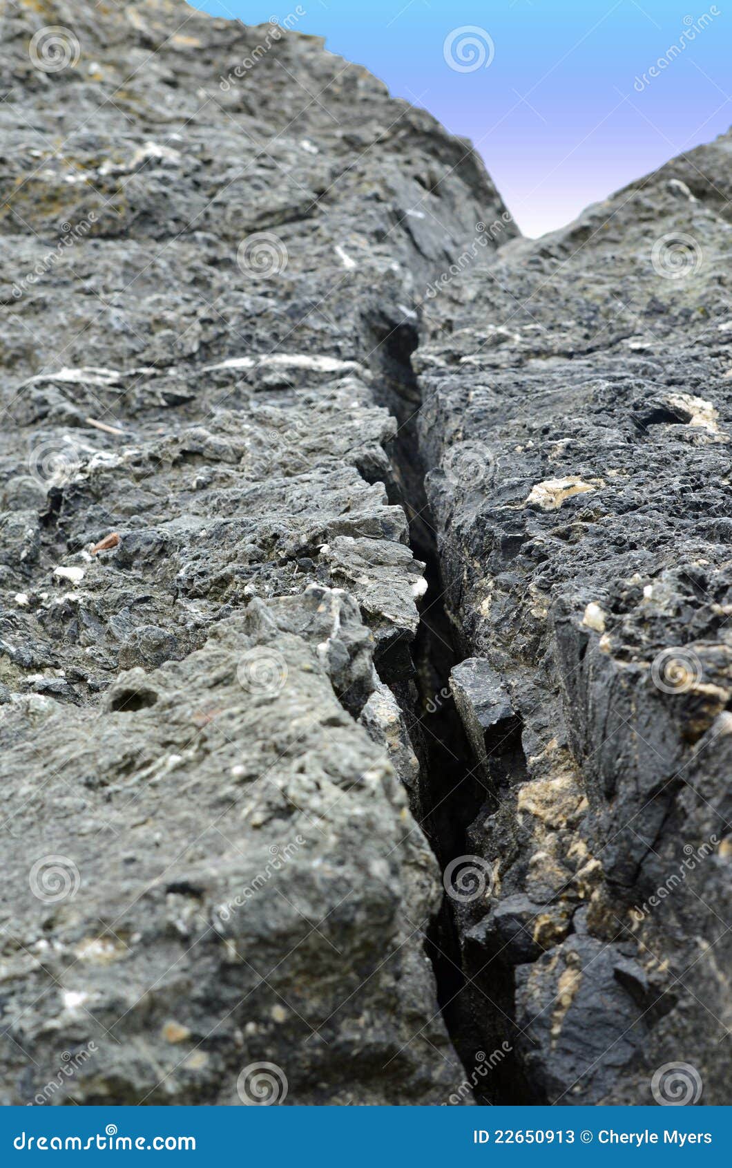 Grieta en roca imagen de archivo. Imagen de textura, roca - 22650913