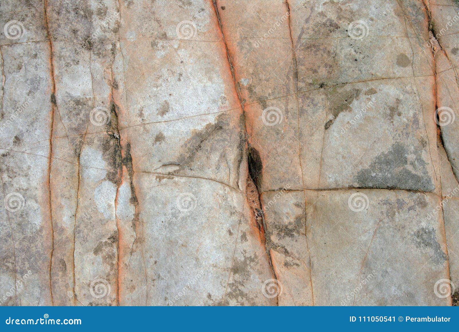 GRIETAS COLOREADAS MOHO EN UNA ROCA BLANCA Imagen de archivo - Imagen ...