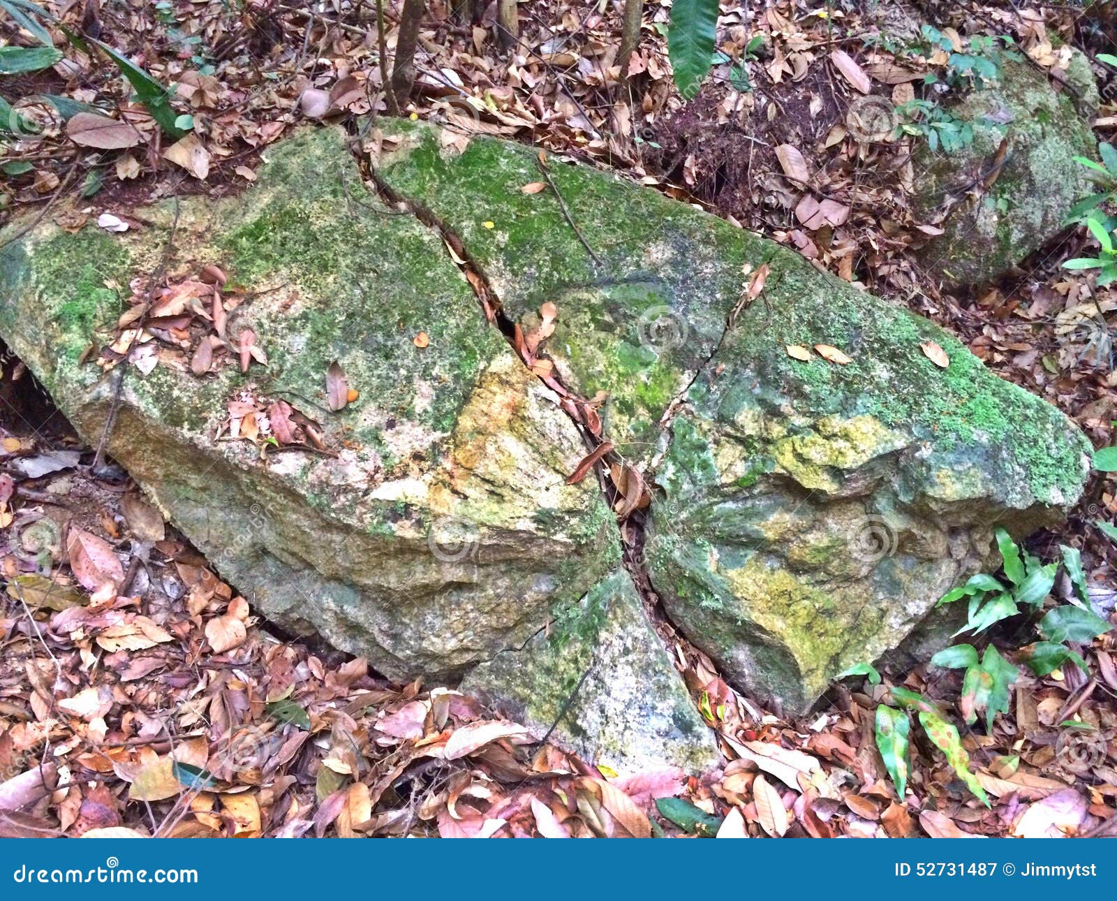 Grietas En Afloramiento De Roca Del Granito Imagen de archivo - Imagen ...